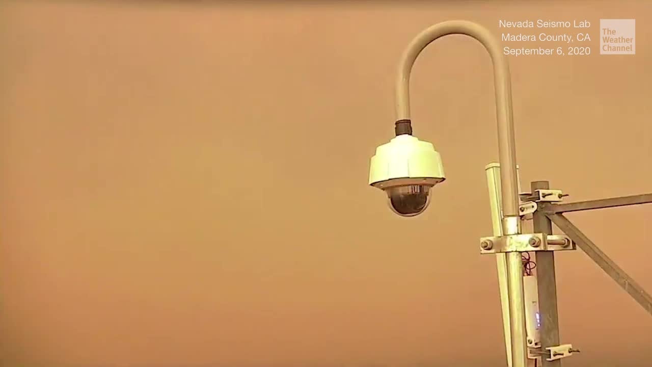 Fire Collides With Thunderstorm, and the Result Is Epic - Videos from ...