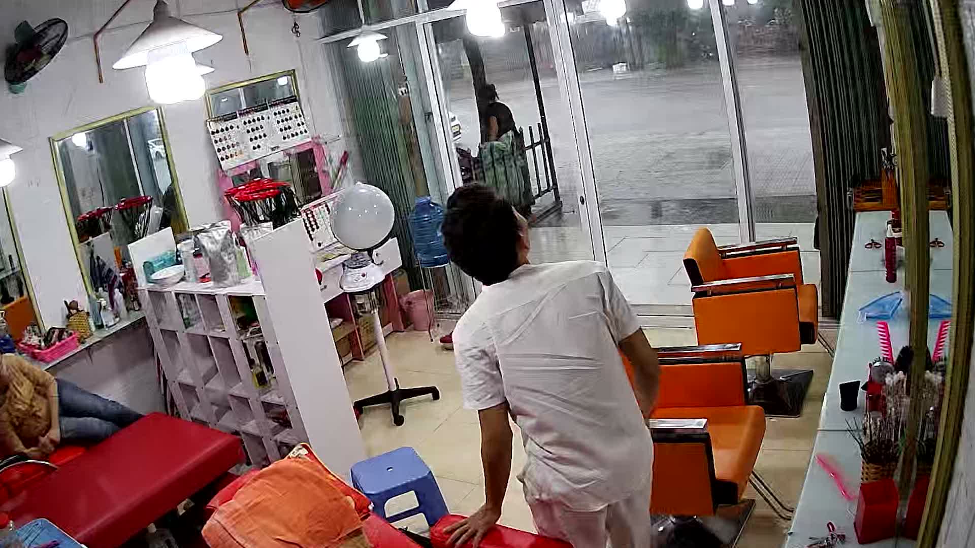 Barber Narrowly Escapes Soggy Ceiling Collapse - Videos from The ...