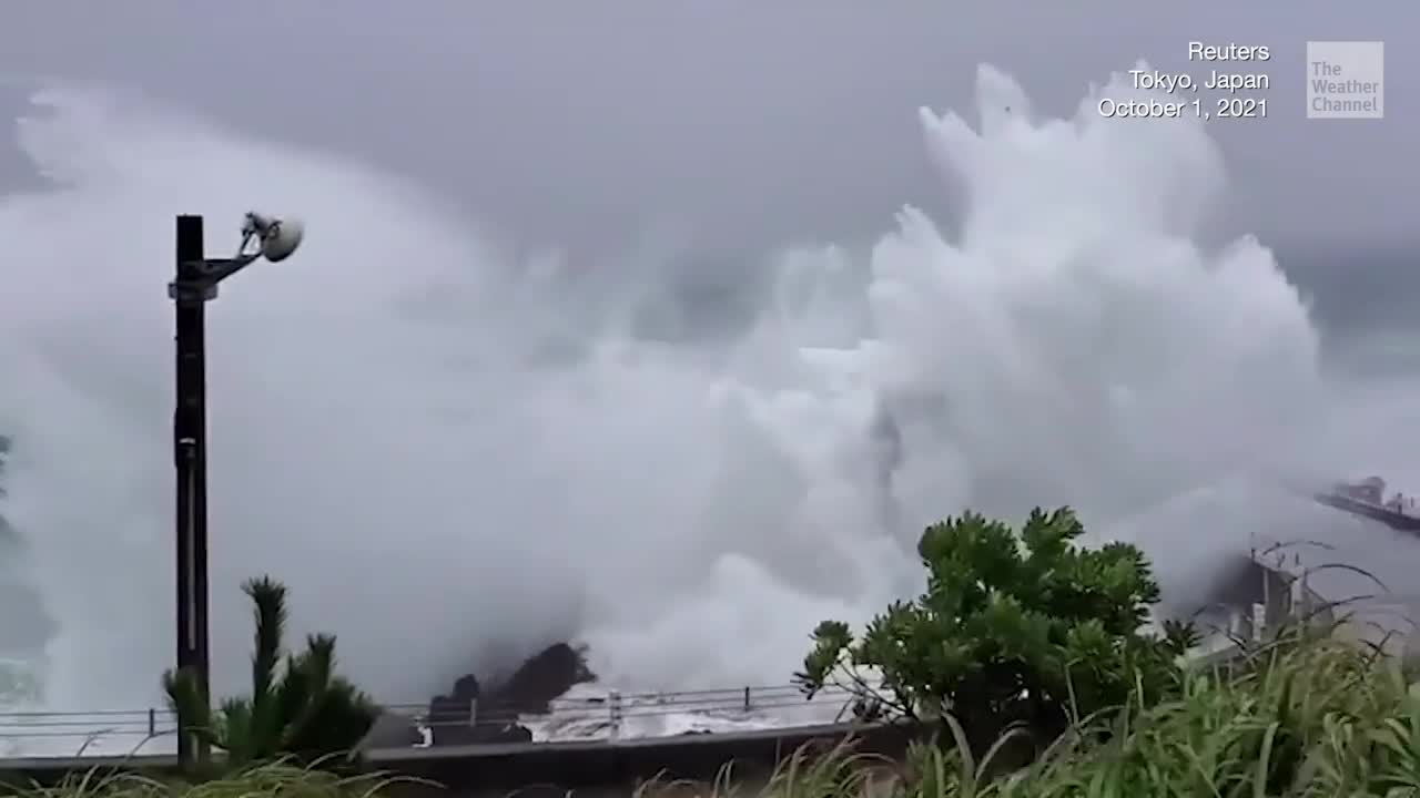 Typhoon Kicks Up Monster Waves Off Coast of Japan - Videos from The ...