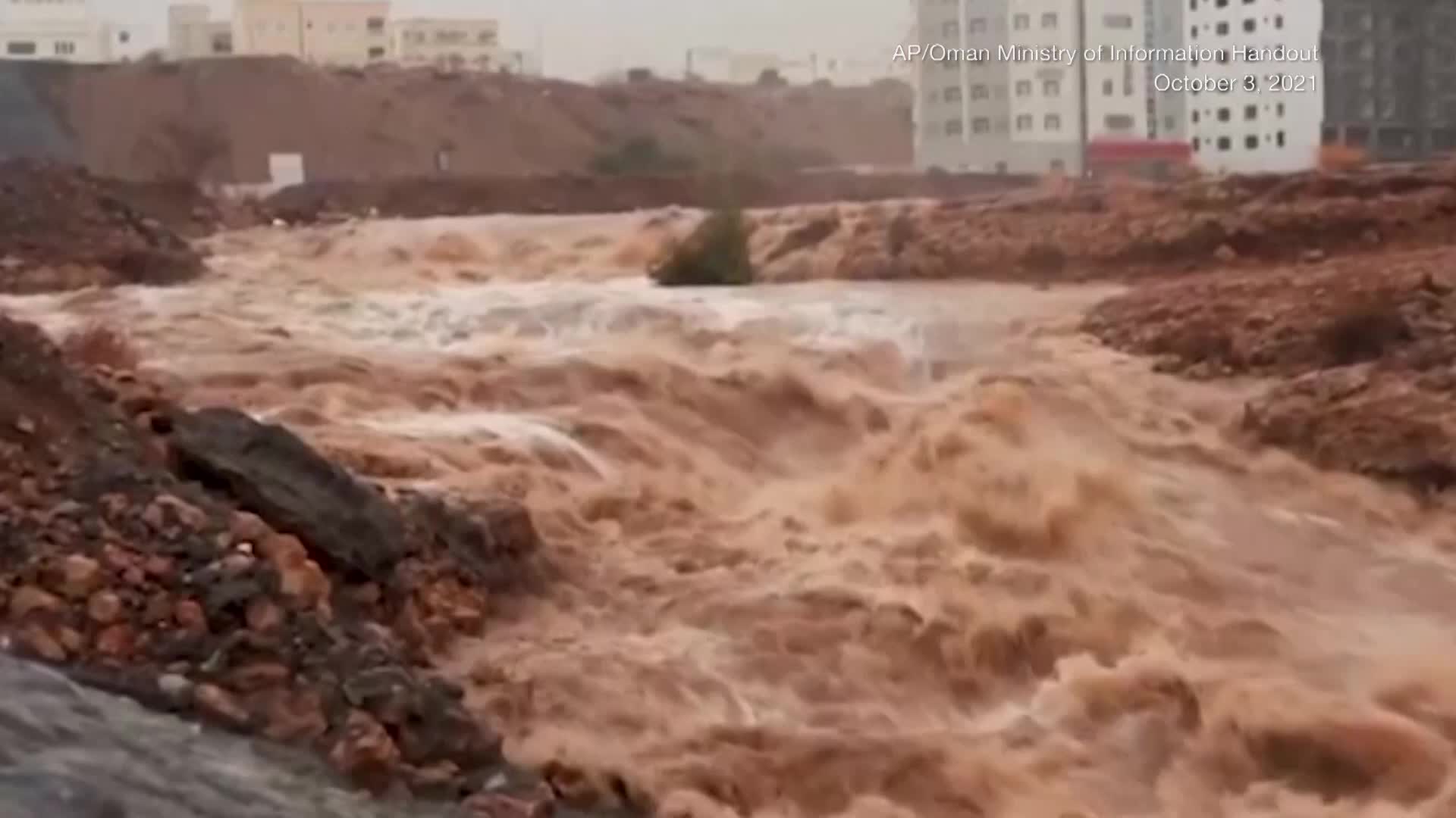 Dangerous Cyclone Hits Oman with Flooding - Videos from The Weather Channel