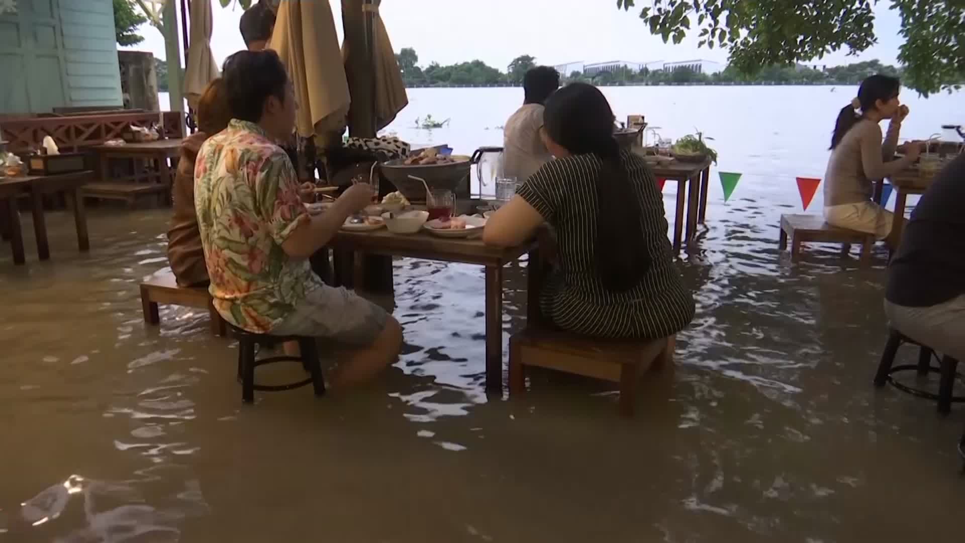 Flooded Restaurant Becomes Tourist Attraction - Videos from The Weather ...