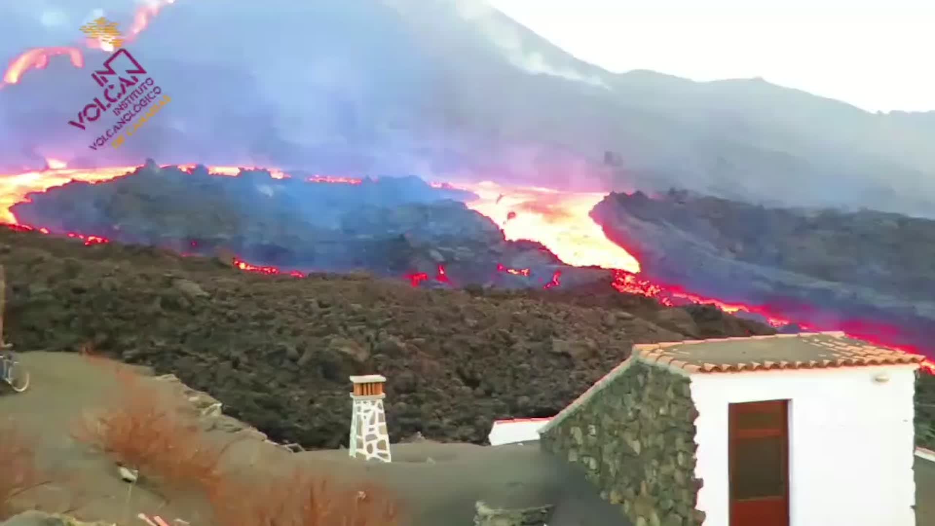 ‘Lava Tsunami’ Flows from Volcano, Hundreds Flee - Videos from The ...