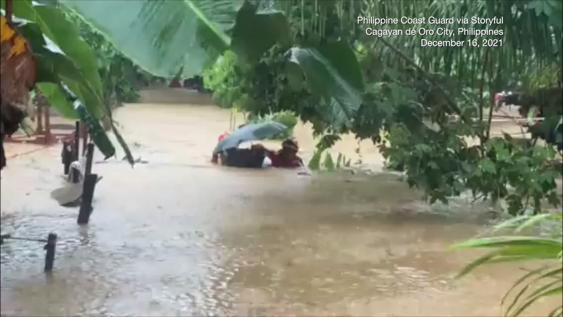 Rescuers Use Plastic Tub To Save Baby from Thyphoon Flood - Videos from ...