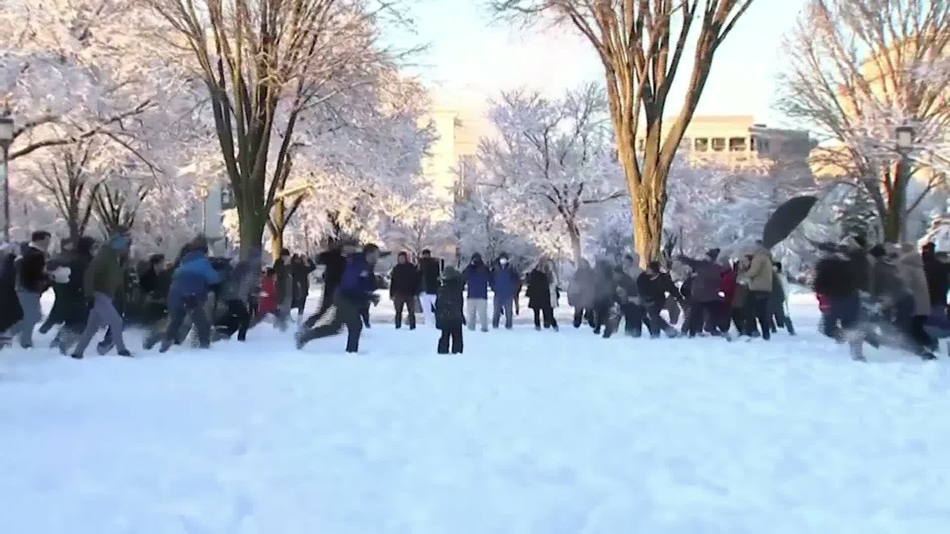 National Mall Sees ‘Battle of Snomicron’ - Videos from The Weather Channel