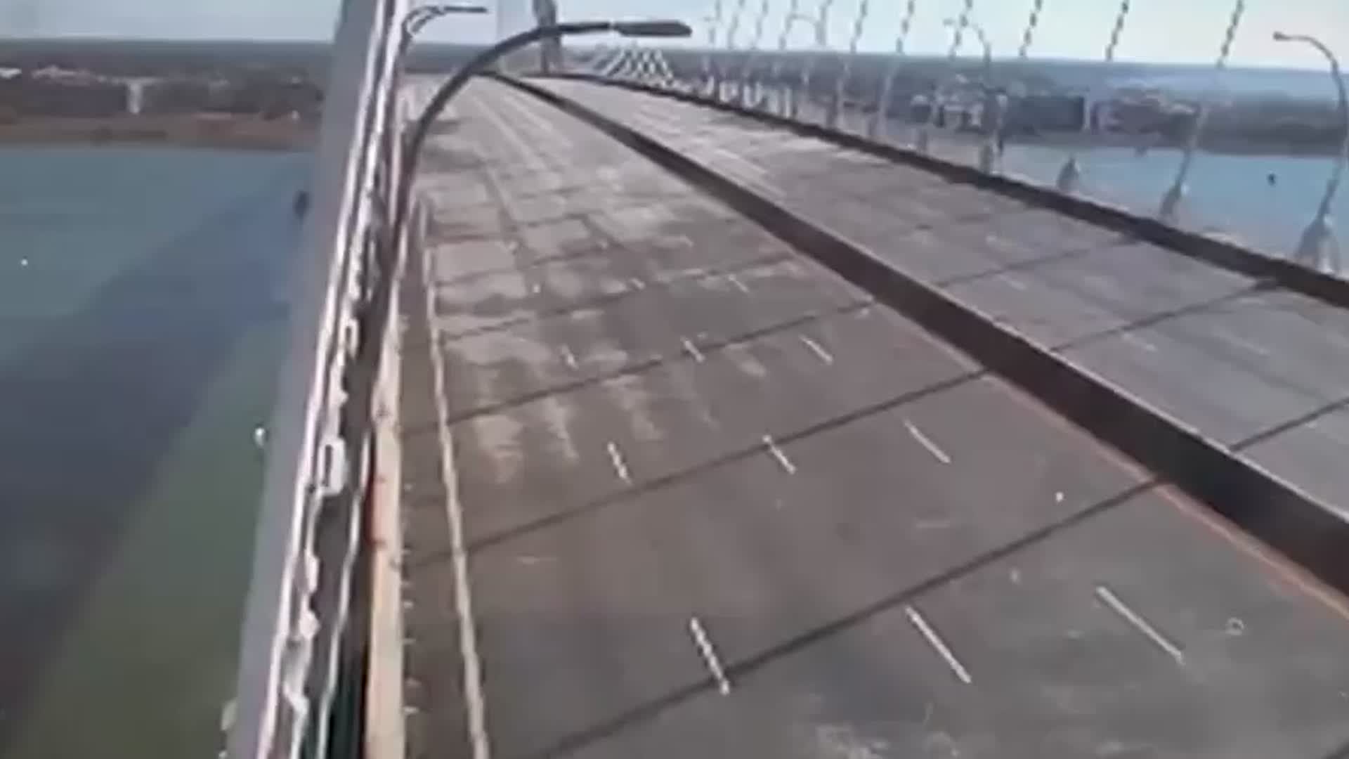 Falling Ice Daggers Force Bridge Closure - Videos from The Weather Channel