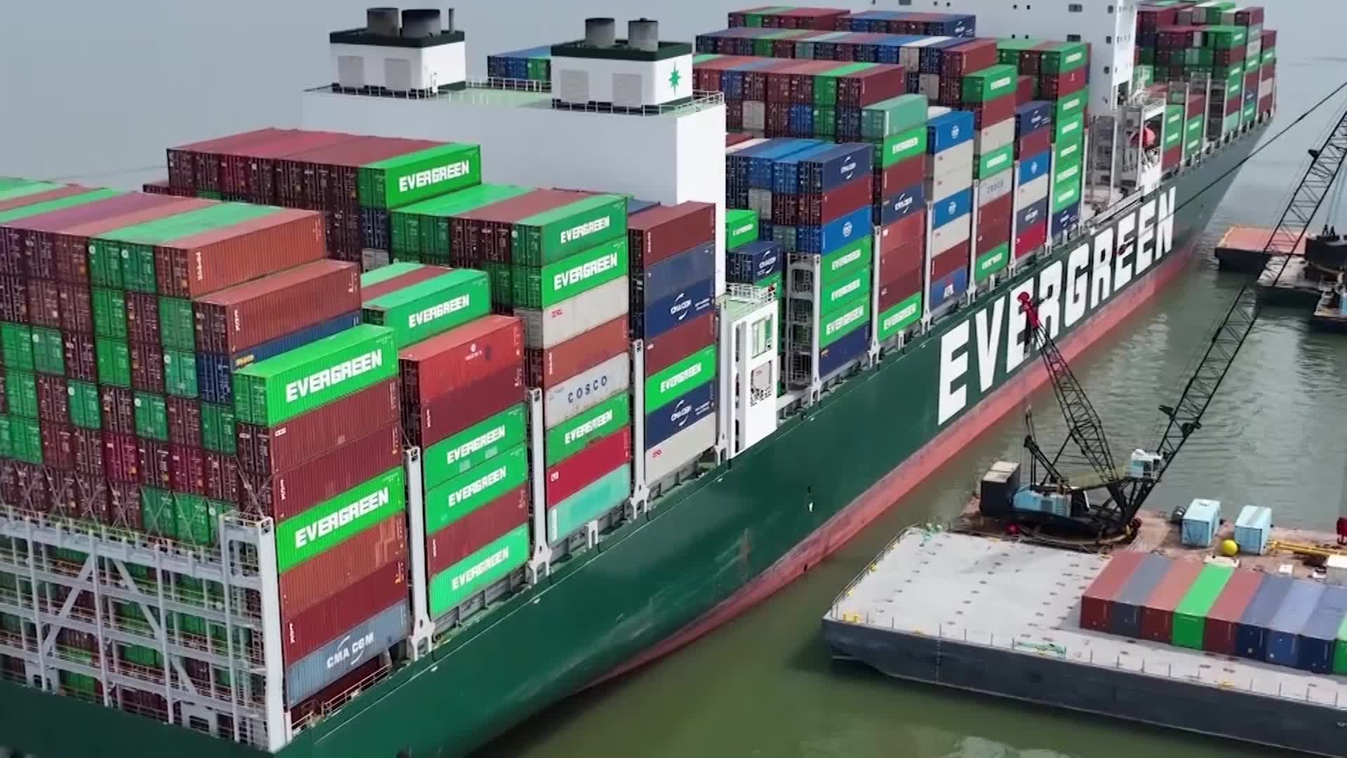 Grounded Ship Finally Refloated - Videos from The Weather Channel