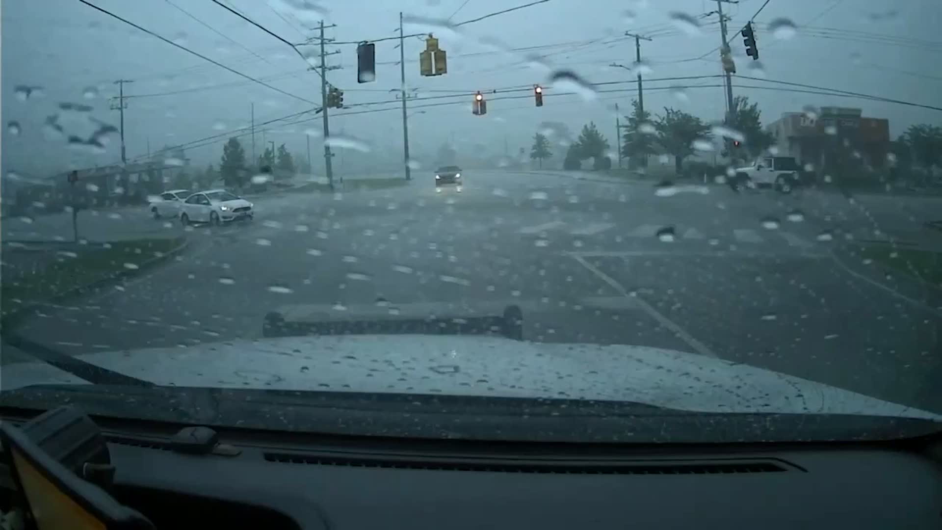 Lightning Brings Busy Intersection to a Halt - Videos from The Weather ...