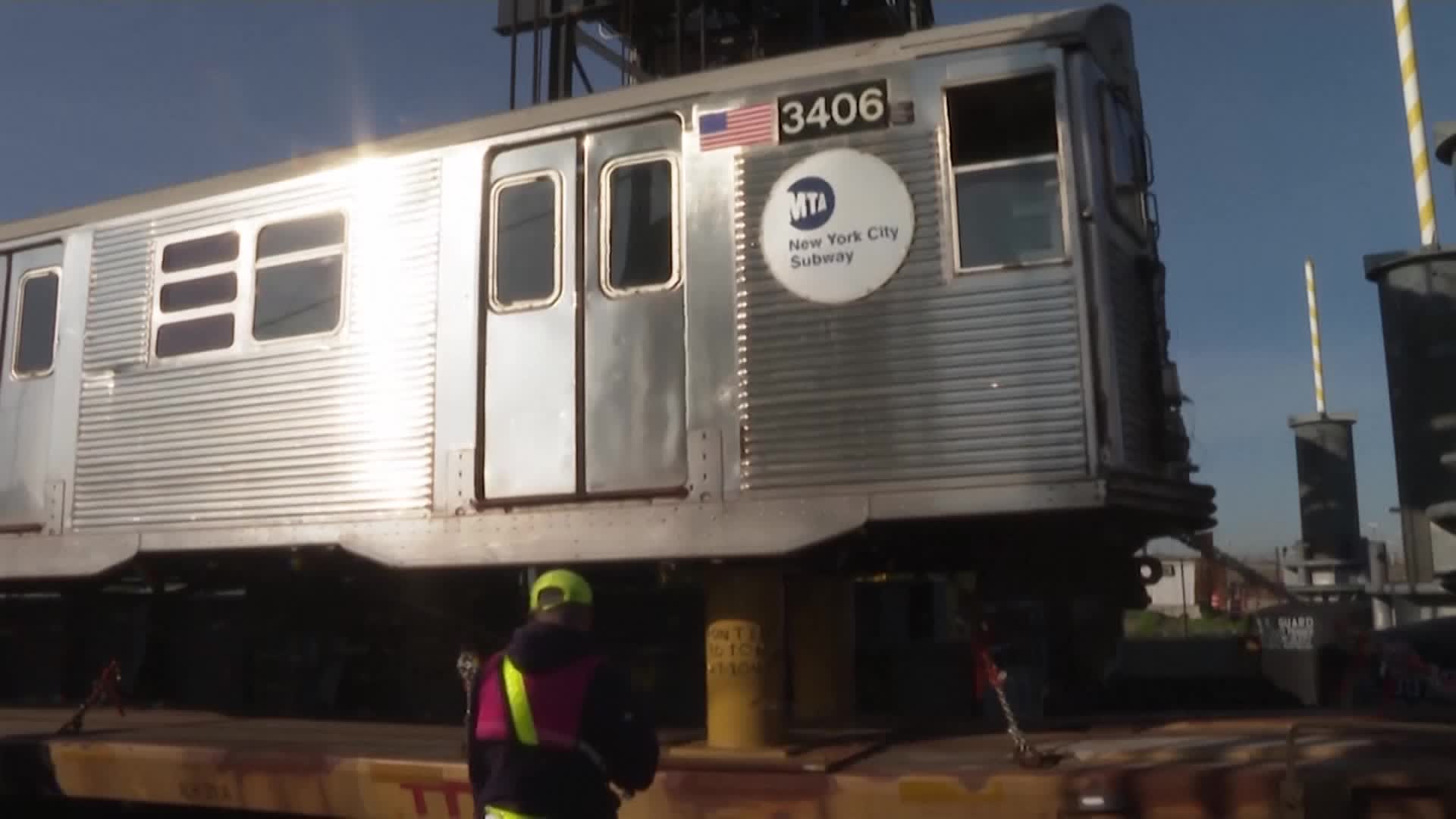 Shiny Stainless Steel Subway Cars No More: NYC Replacing 1960’s Era ...
