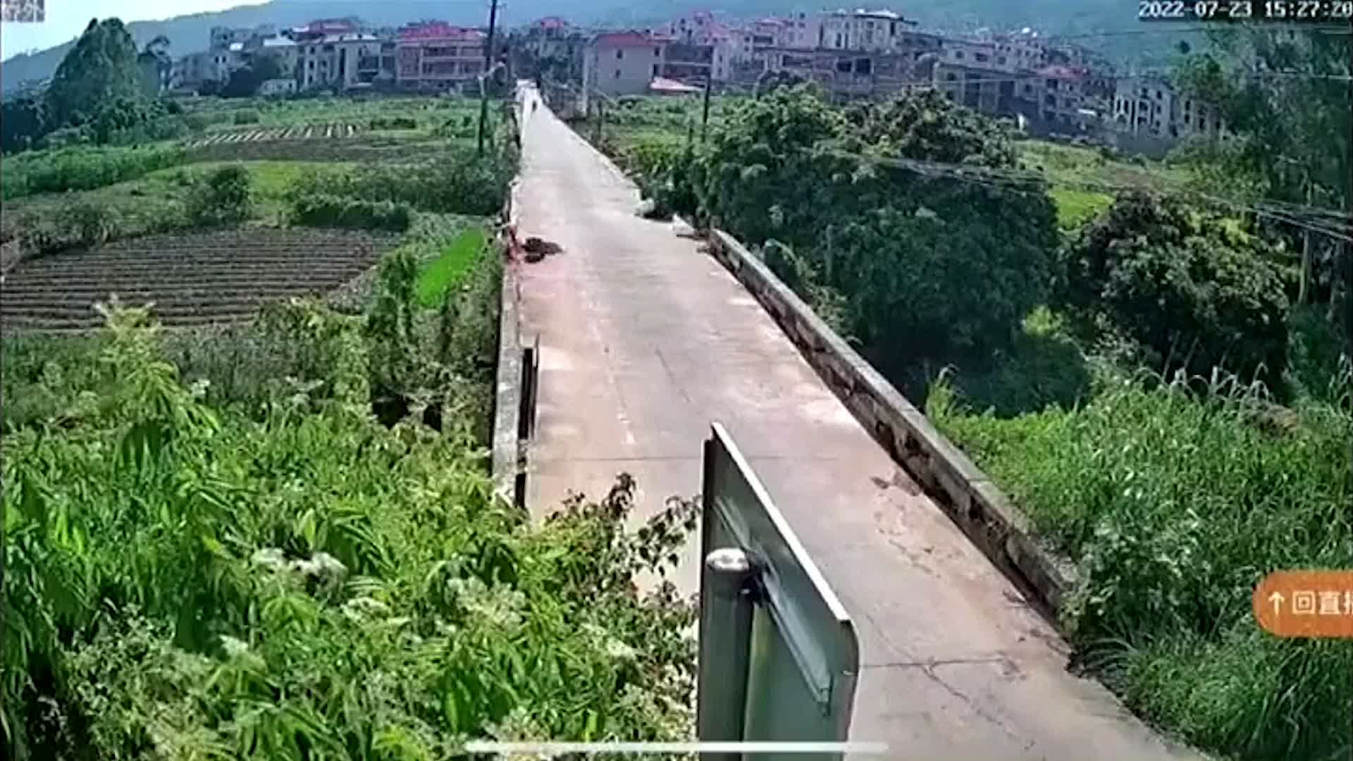 Watch: Extreme Heat Causes Bridge To Snap - Videos from The Weather Channel