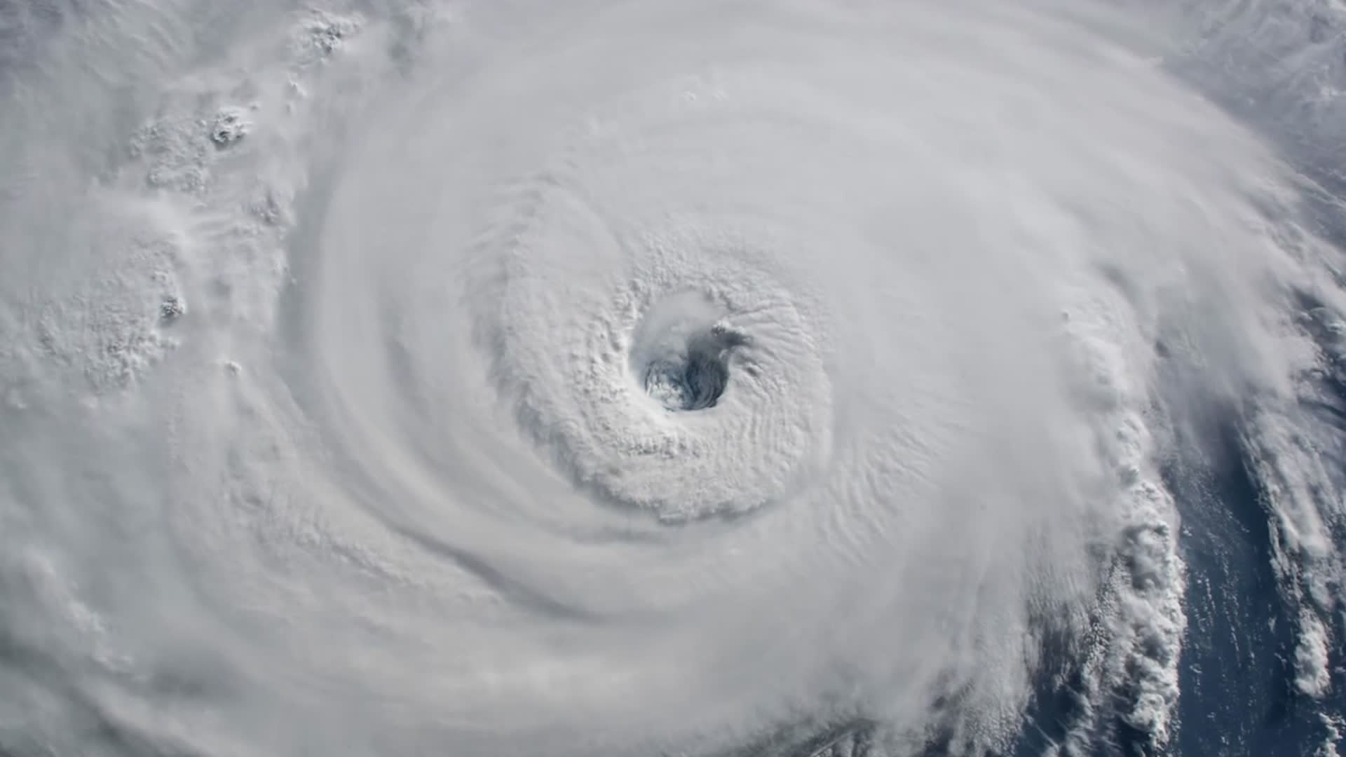 Leaving Safely During Hurricane Evacuation - Videos from The Weather ...