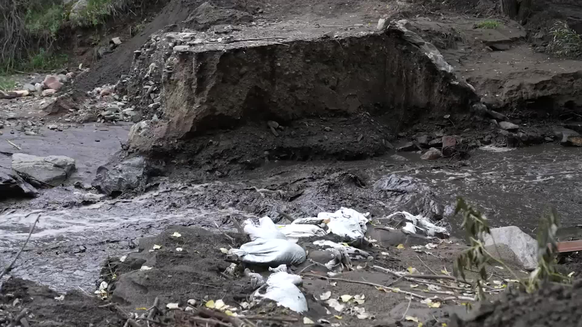 Flash Flooding in Colorado Washed Out Roads, Damaged Houses - Videos ...