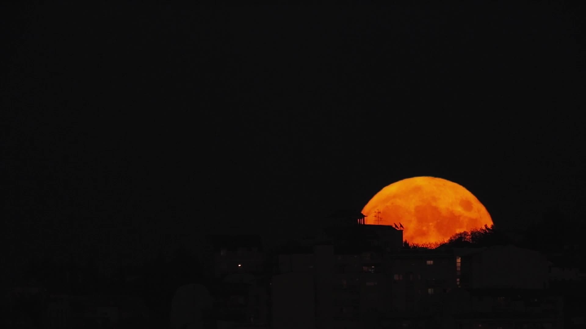 Hunter’s Moon Will Rise This Weekend - Videos from The Weather Channel