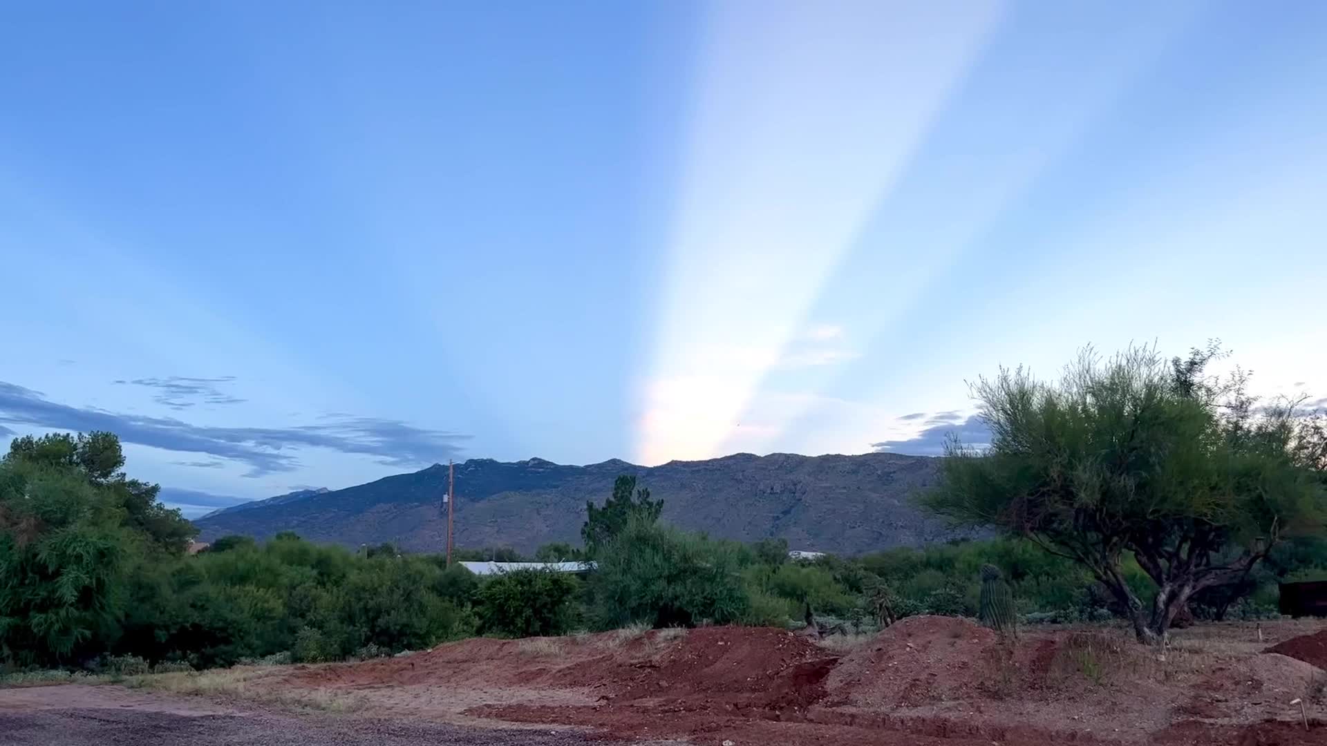 What Caused These Shooting Rays Of Light Across Arizona Sky - Videos ...