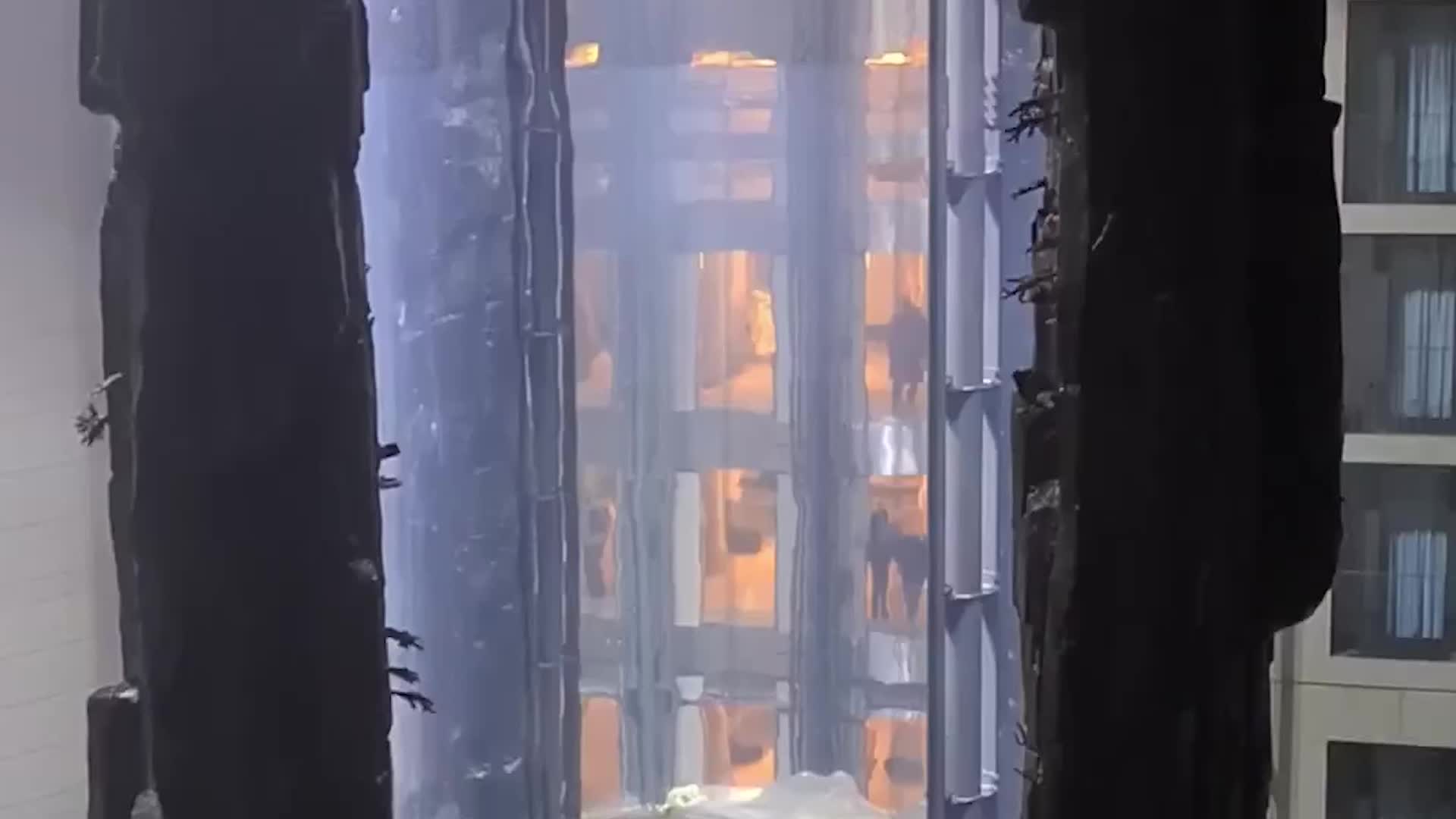 Huge Aquarium Explodes In Berlin - Videos from The Weather Channel