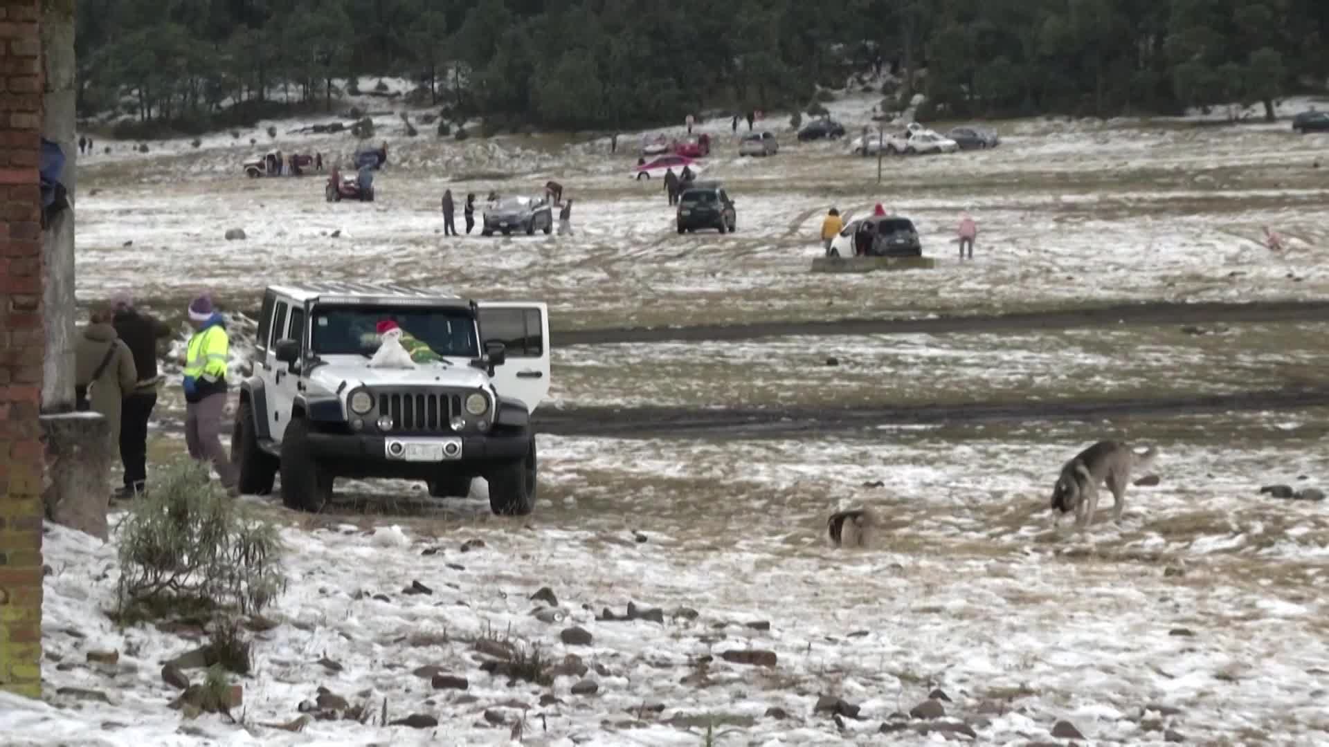 Nieve sorprende a Ciudad de México - Videos de The Weather Channel