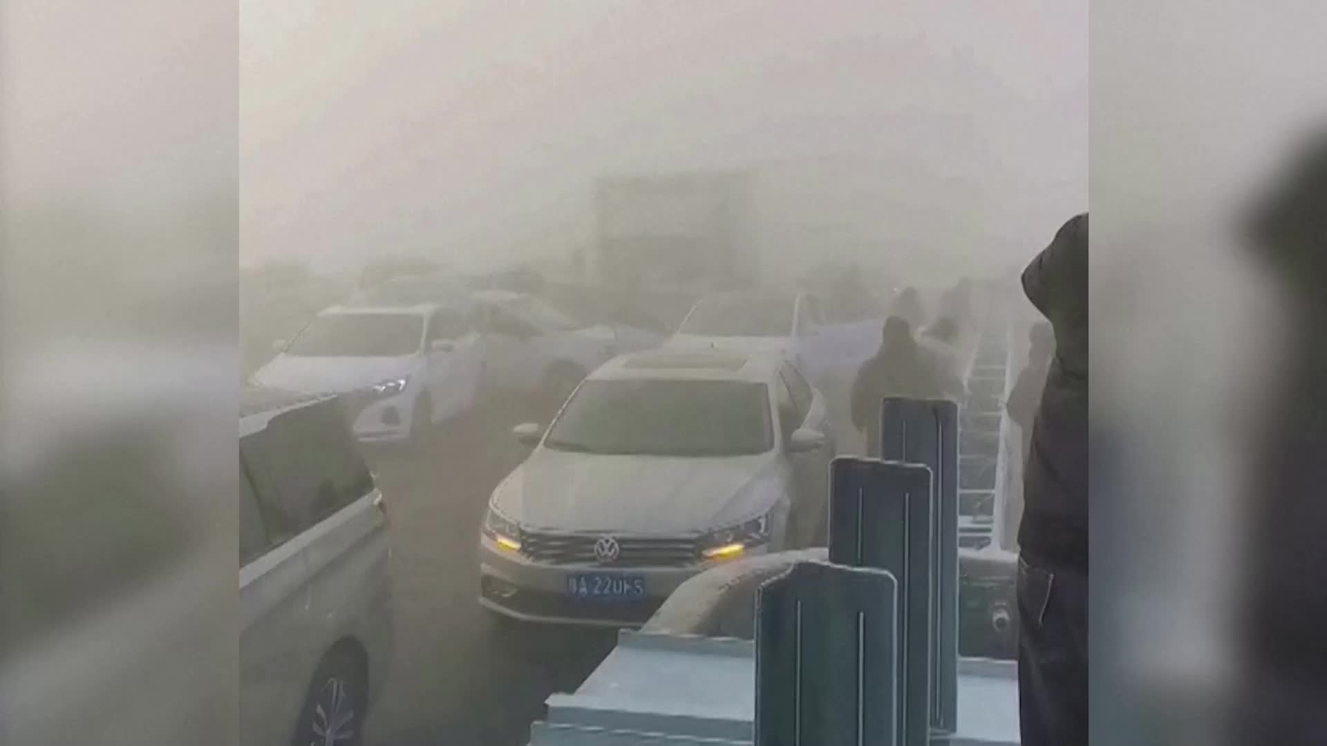 Massive 100-Vehicle Pileup - Videos from The Weather Channel