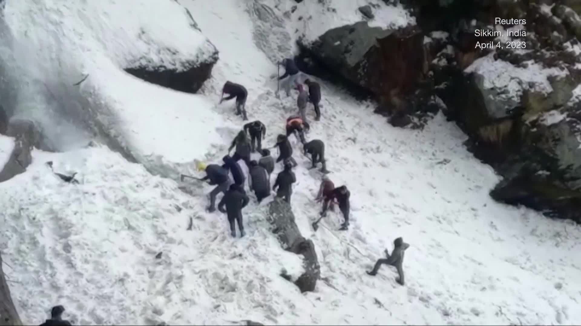 Himalayan Avalanche Buried Tour Group, Multiple Deaths And Injuries ...