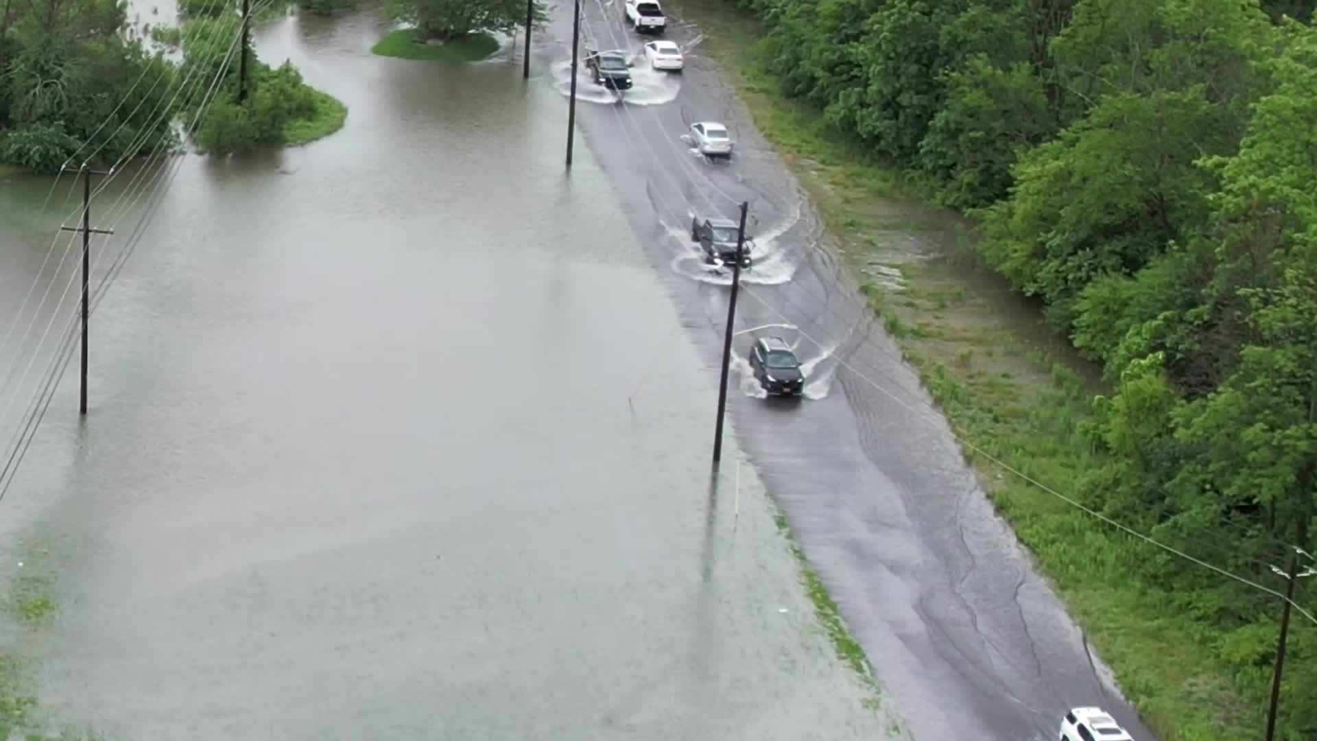 Vehicles Stranded By Rising NE Flood - Videos from The Weather Channel