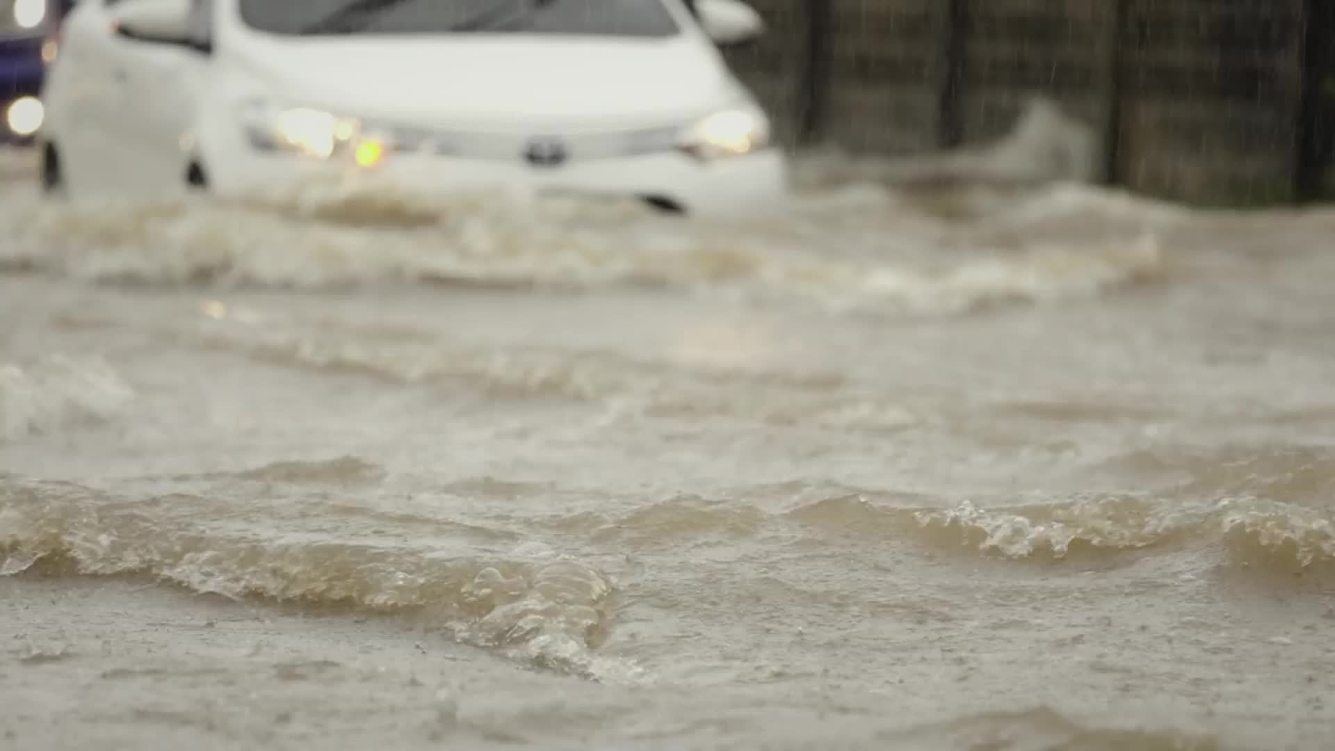 Stay Out Of Floodwater - Videos from The Weather Channel