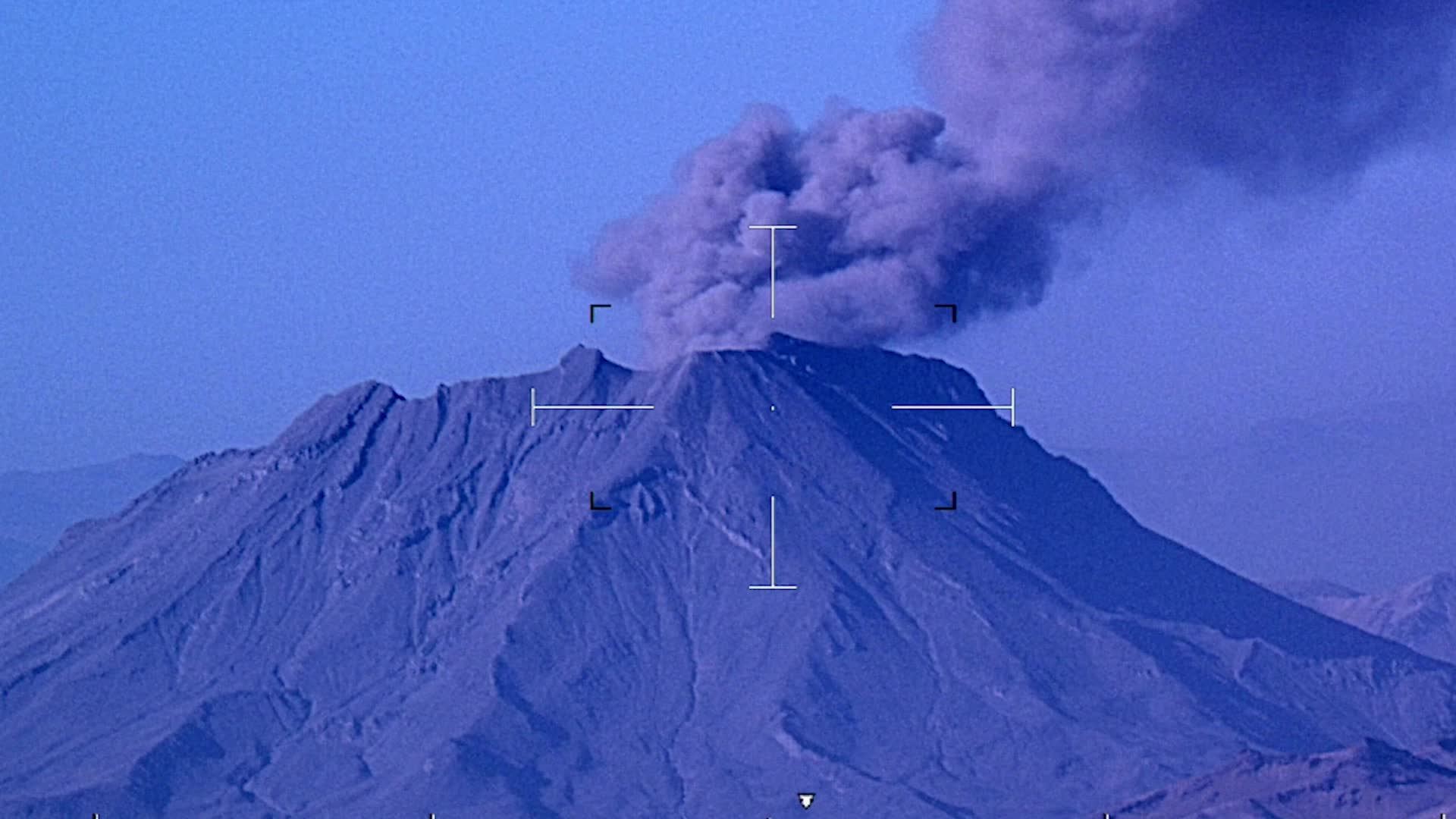 Sobrevuelo de volcán en erupción en Perú - Videos de The Weather Channel