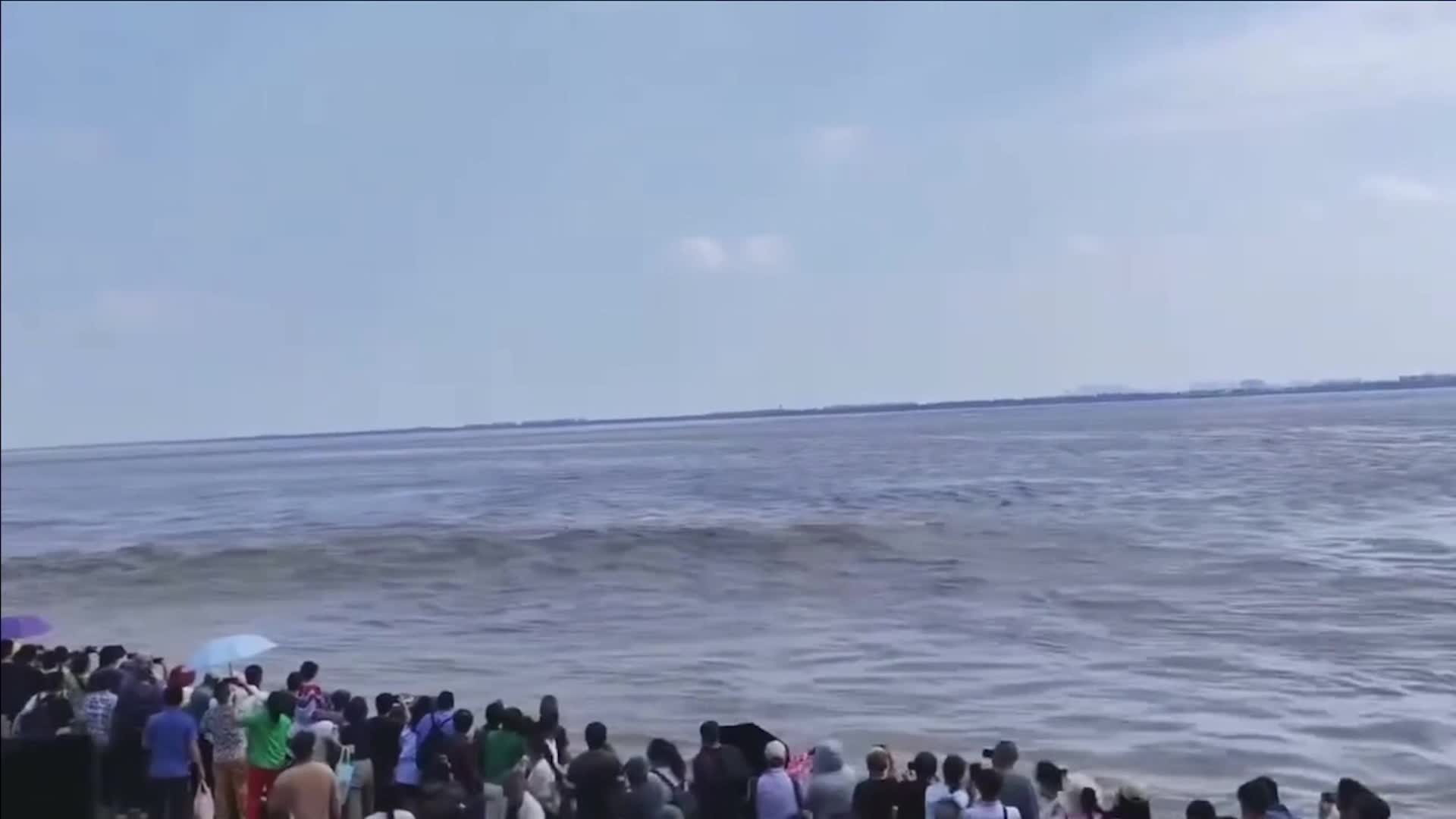 Gathered To Watch Huge Wave, Wiped Out - Videos from The Weather Channel