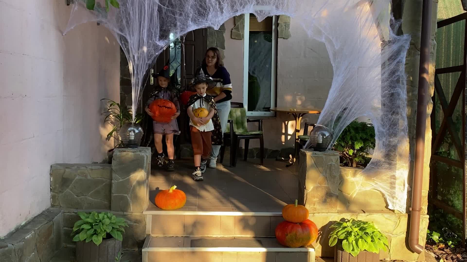 If You're Using This Halloween Decoration, Beware - Videos from The ...