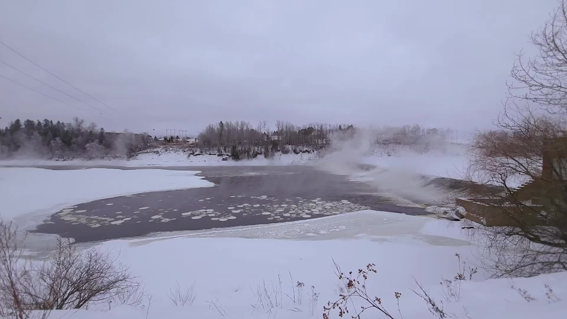 Odd 'Pancake Ice' Sighting - Videos from The Weather Channel