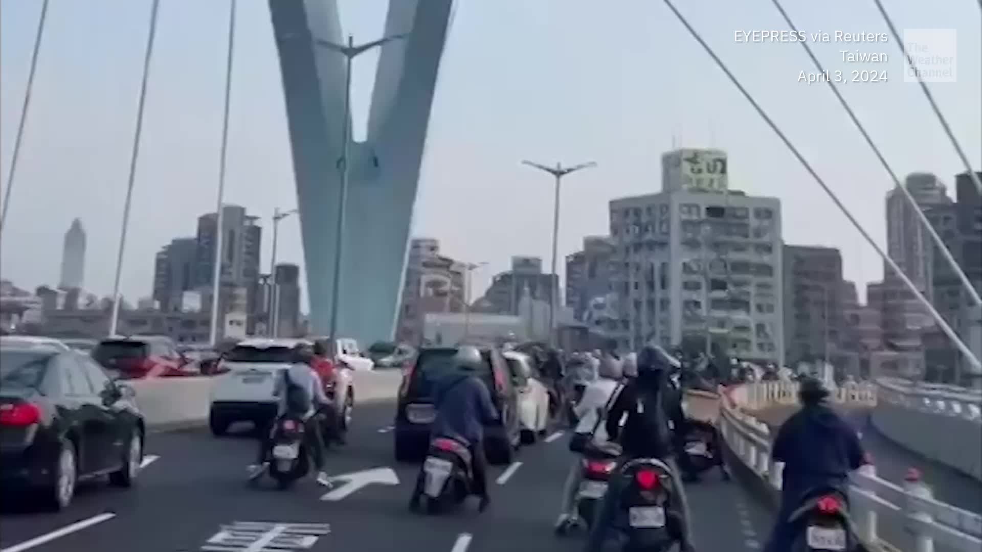 How The Taiwan Quake Looked In Real-Time - Videos from The Weather Channel