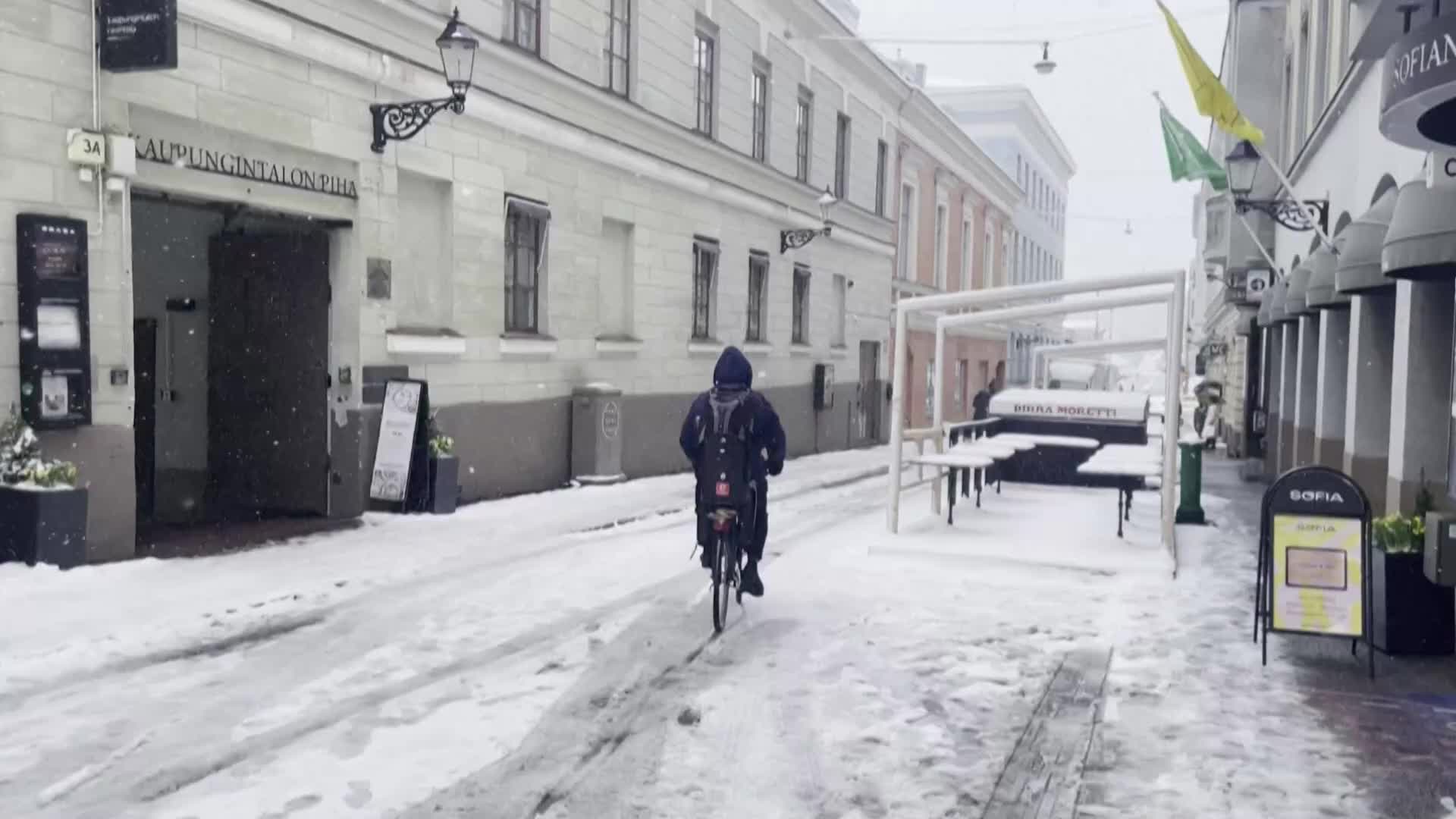 Viel Schnee verursacht Verkehrschaos in Helsinki - Videos from The ...