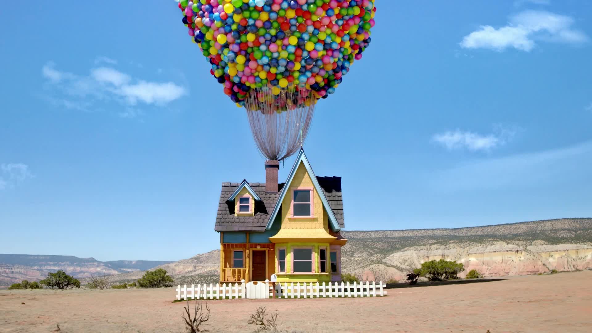 Réplica de la casa de la película "Up" flota hacia las nubes - Videos ...
