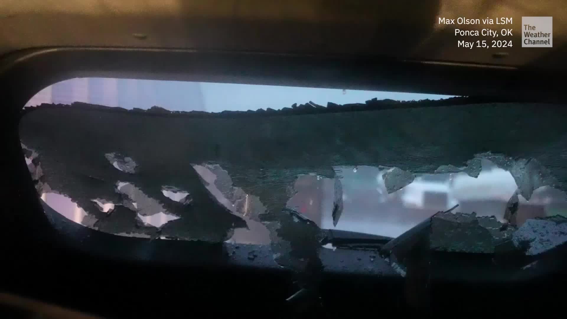 Mira Cómo el Granizo Destruye un Auto - Videos de The Weather Channel