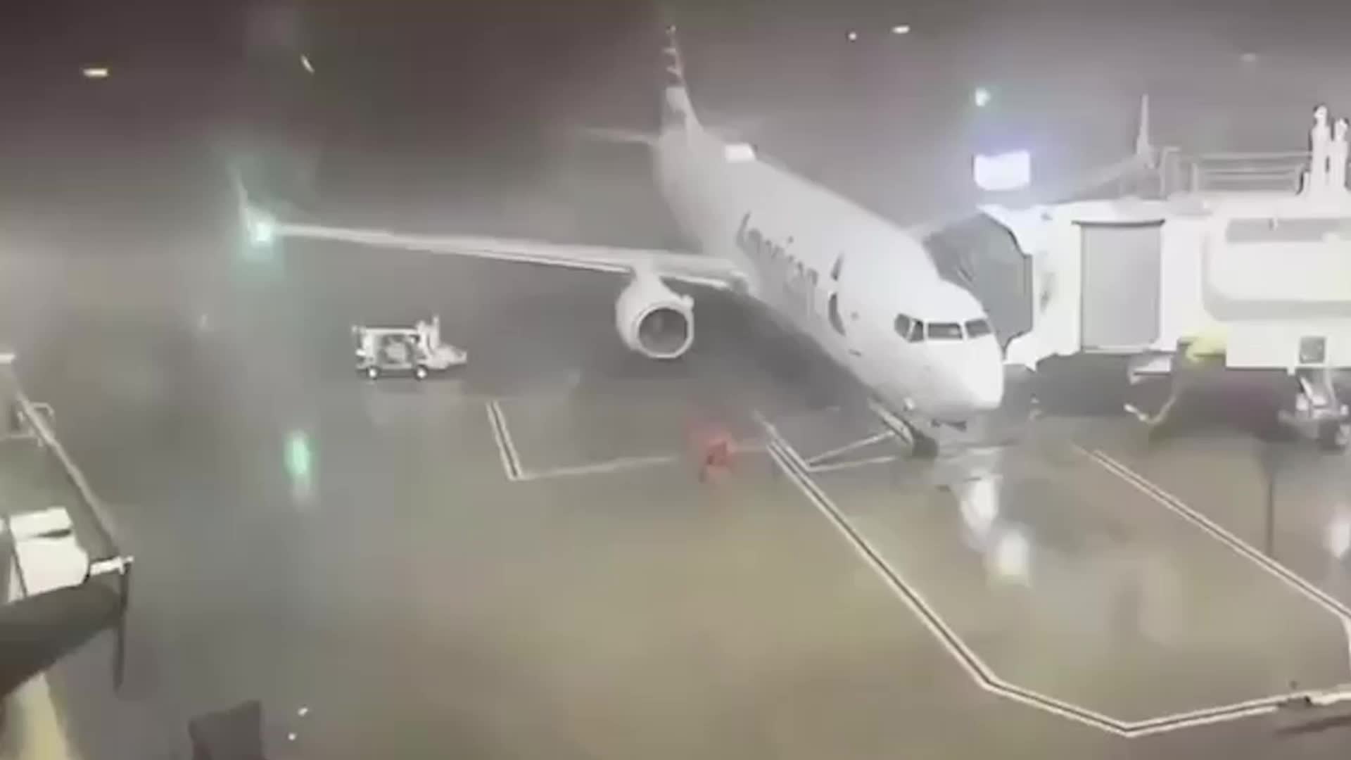 Wild Winds Push Parked Plane Around In Dallas - Videos from The Weather ...