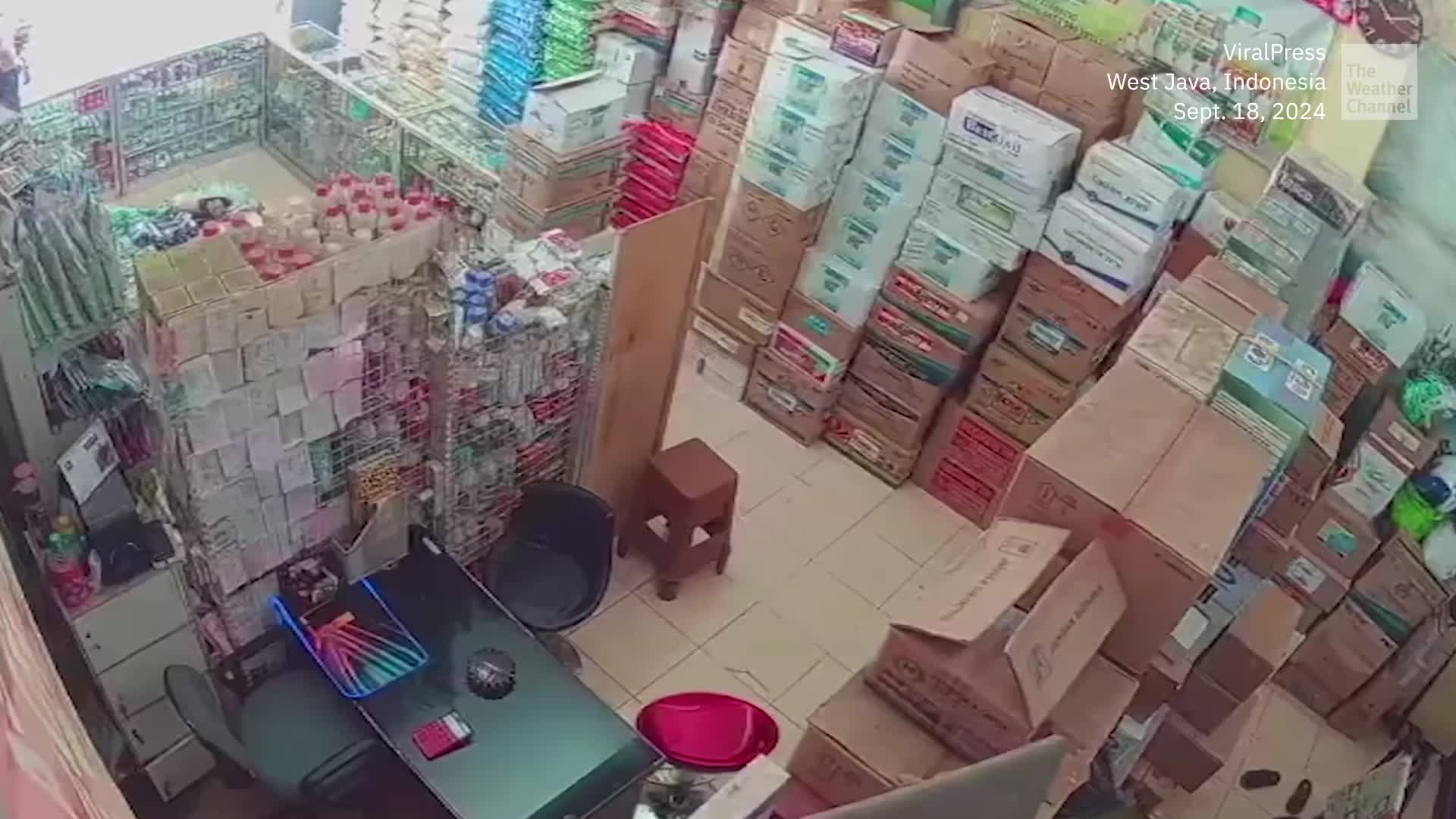 Watch: Earthquake Rocks Indonesia Grocery Store - Videos from The ...