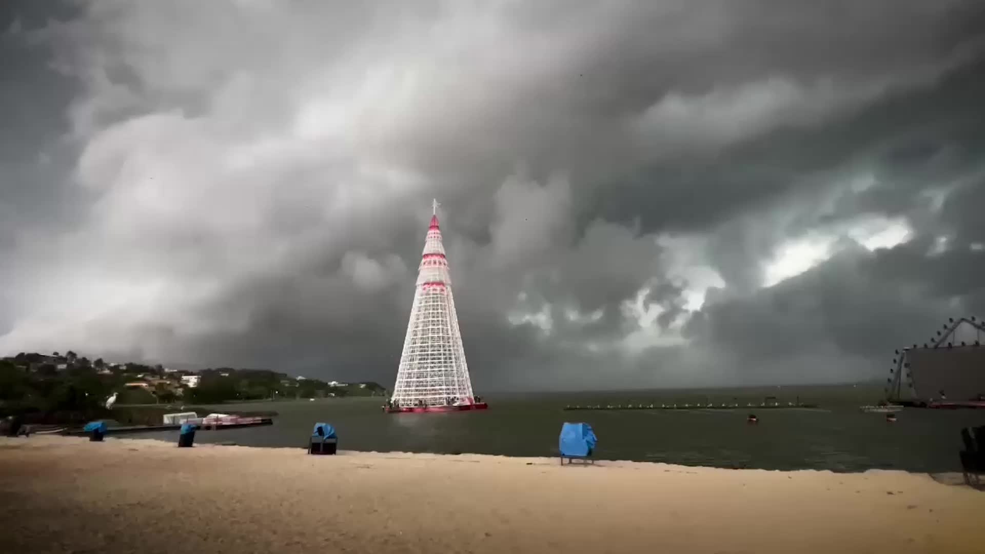 Storm Topples 184-Foot Christmas Tree, Killing 1 - Videos from The ...