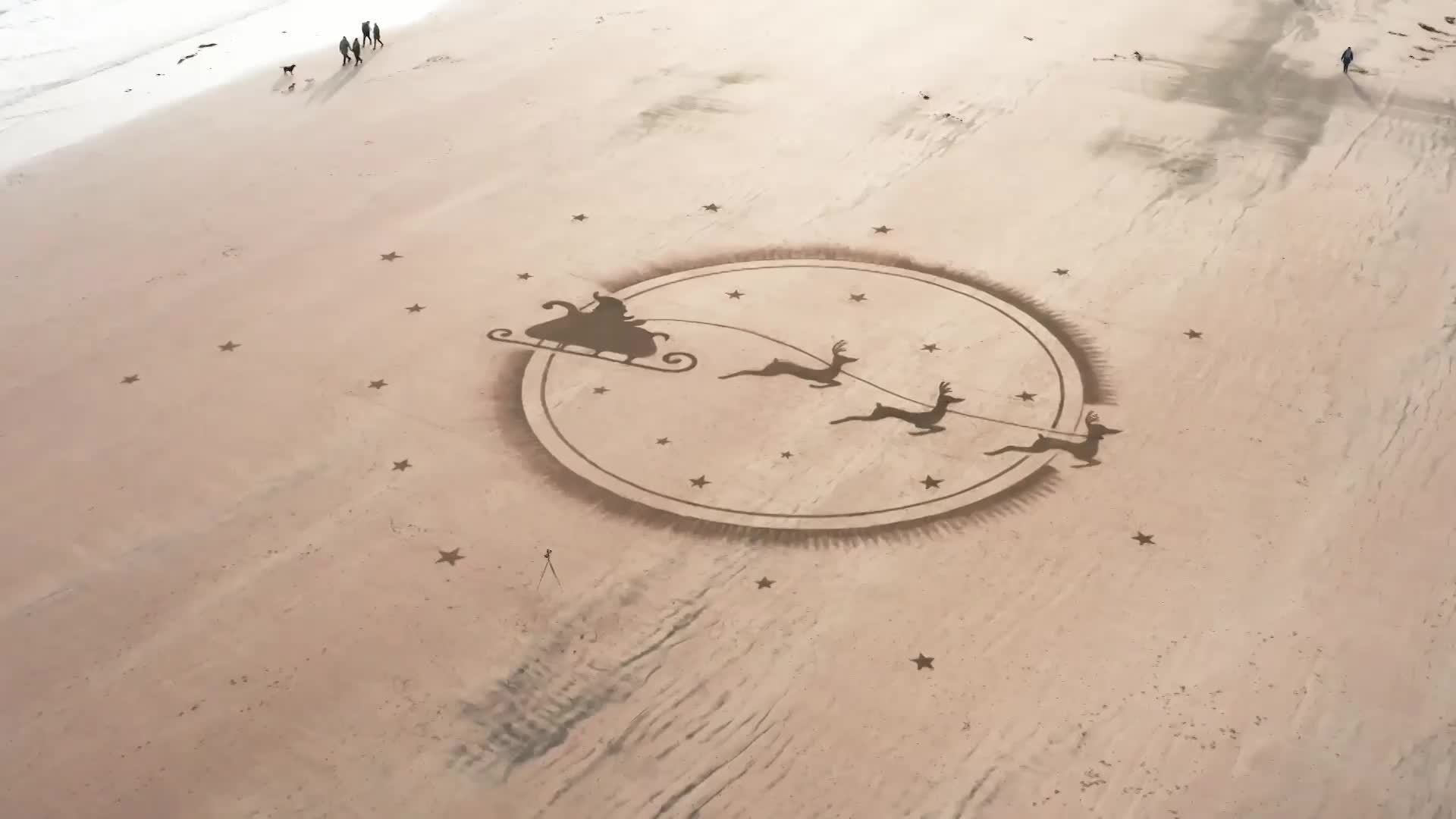 Sandy Claus: Holiday Art At The Beach - Videos from The Weather Channel