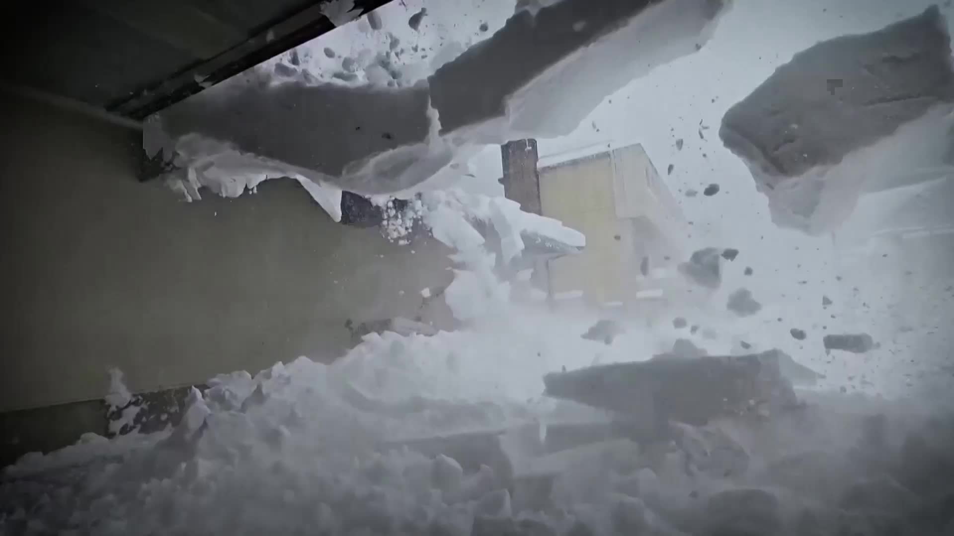 Piled Up Snow Cascades Off Roof In Chunks - Videos from The Weather Channel