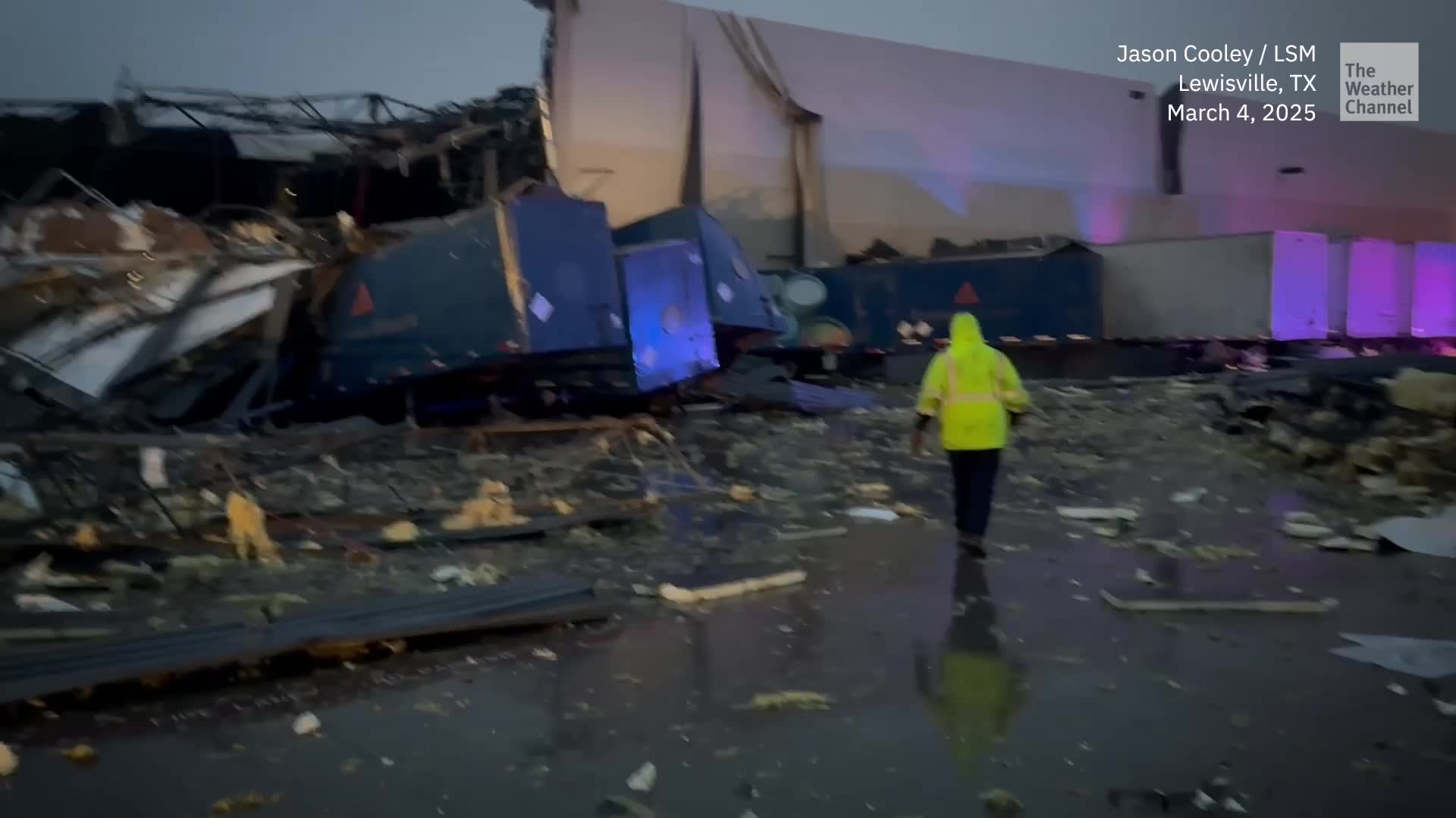 Almacén en Texas Colapsa, Sepulta Autos Durante Probable Tornado ...