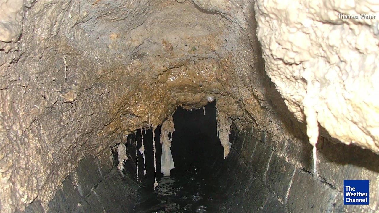 Giant fatberg found in Oxford sewer - Videos from The Weather Channel