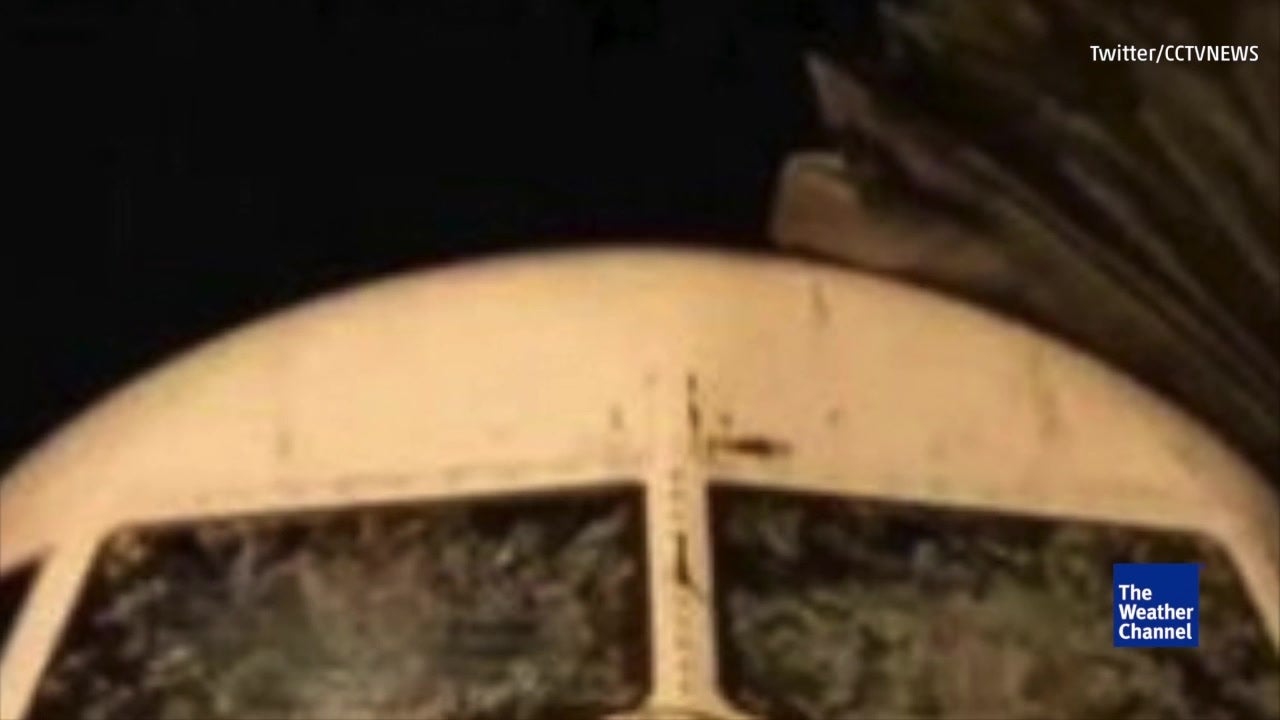 Hail Smashes Airliner Cockpit Window - Videos from The Weather Channel