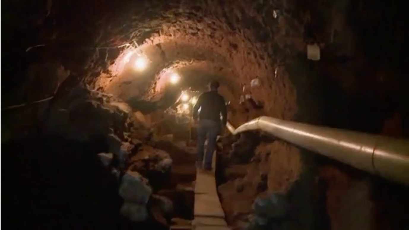 „Tor zur Unterwelt“: Wissenschaftler finden Geheim-Tunnel in Pyramide ...