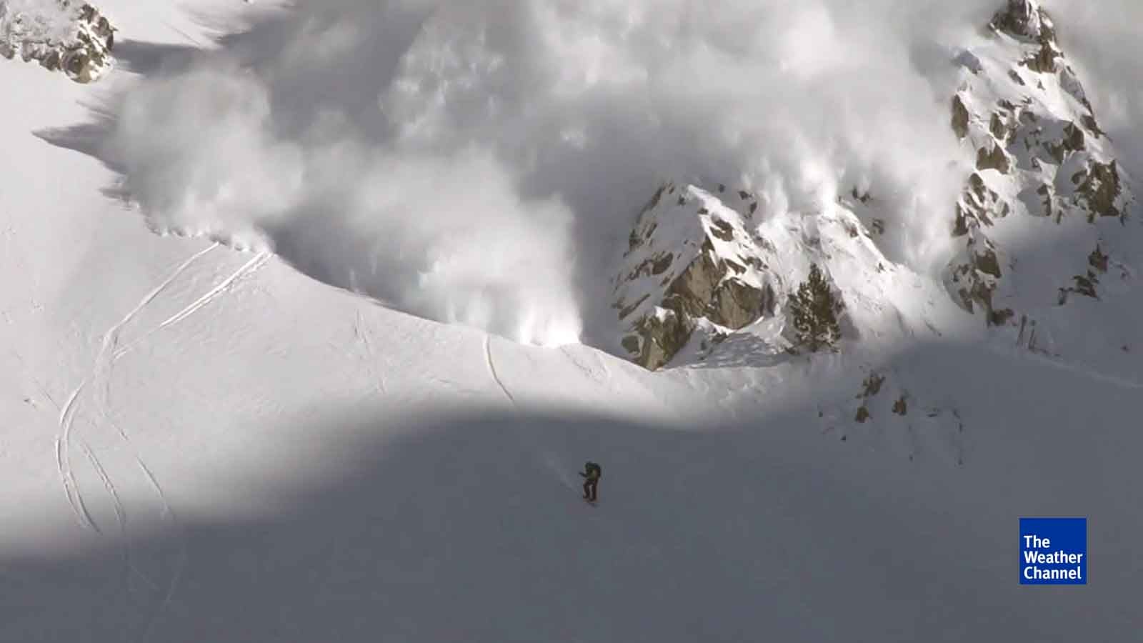 Video zeigt den Moment, als ein Snowboarder Lawine auslöst | The ...